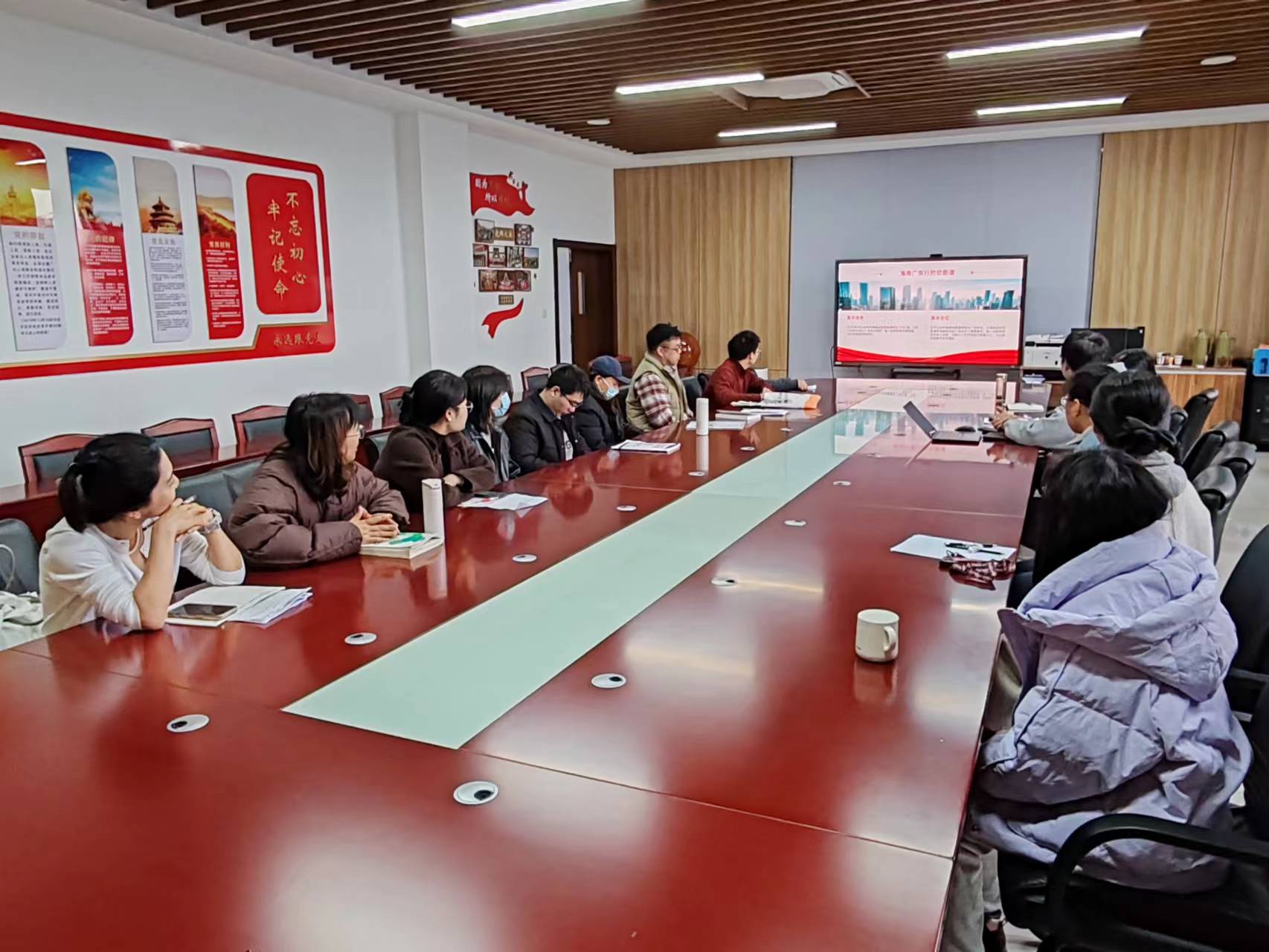 吴敬琏经济学院金融金工教工党支部开展专题学习